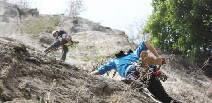 2 Orang Mahasiswa FMIPA UI Taklukan Tebing Puruk Sunduki Untuk Kibarkan ...